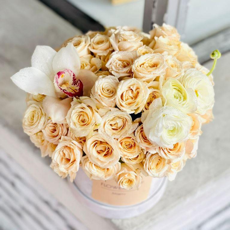 Spray Roses Flower Arrangement - Flower Lab