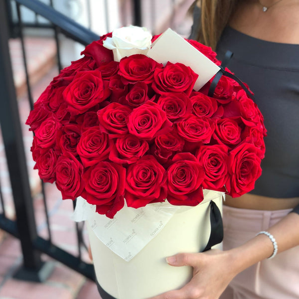 Valentine Day Flower with Red Roses Flower Arrangements in Miami ...